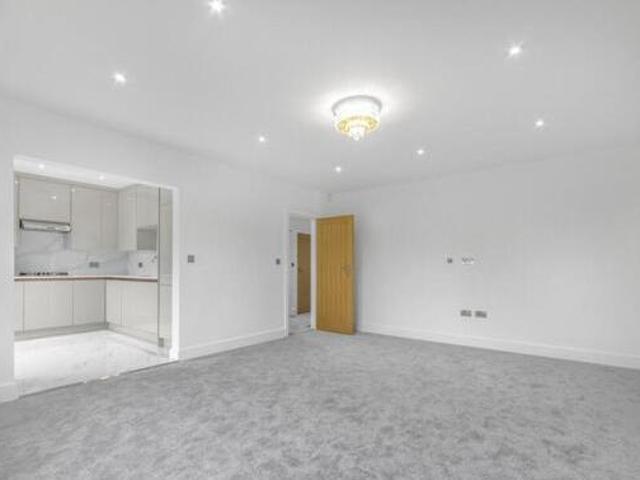 Mowbray Road, Brondesbury, 3 Bedroom Maisonette
