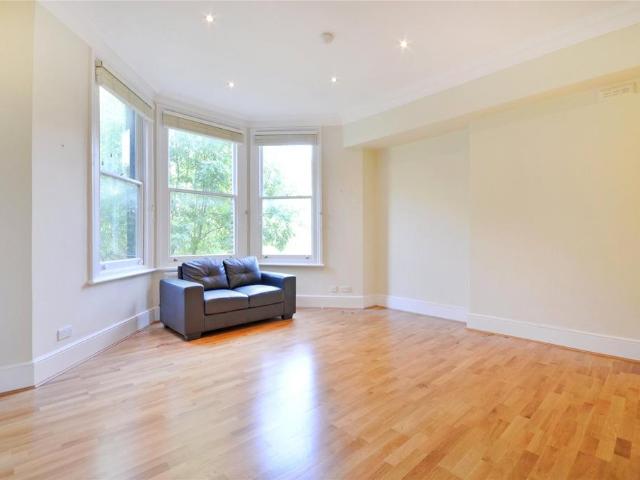 Mowbray Road, Brondesbury, London, NW6 2 bed flat to rent £2,000 pcm £462 pw