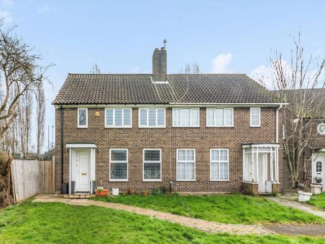 Moyne Place, London NW10 4 bed semi detached house to rent £3,750 pcm £865 pw