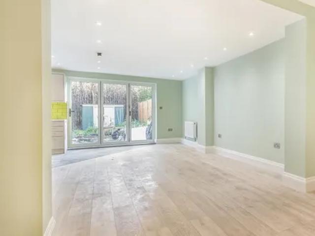 Moyne Place, London, NW10 7EN, United Kingdom | 5 bed house for rent #165407517 | Rentberry