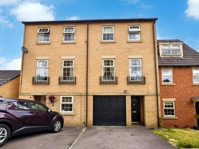 Mozart Way, Churwell, 4 Bedroom Town