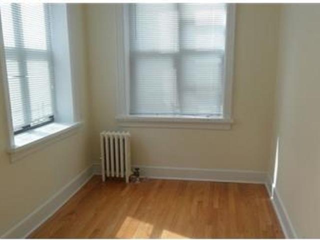 Mt Vernon Sun filled renovated 3 bedroom with hardwood floors