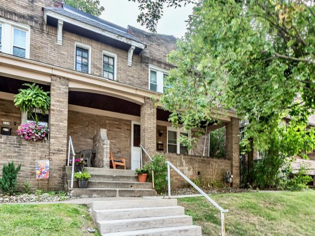 Mt. Lebanon Duplex for Rent with Front and Back Porch * Pet Friendly Apartment * Walk to the T * Renovated