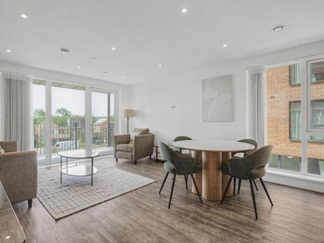 Munda Way, Oxford 2 bed apartment to rent £2,250 pcm £519 pw