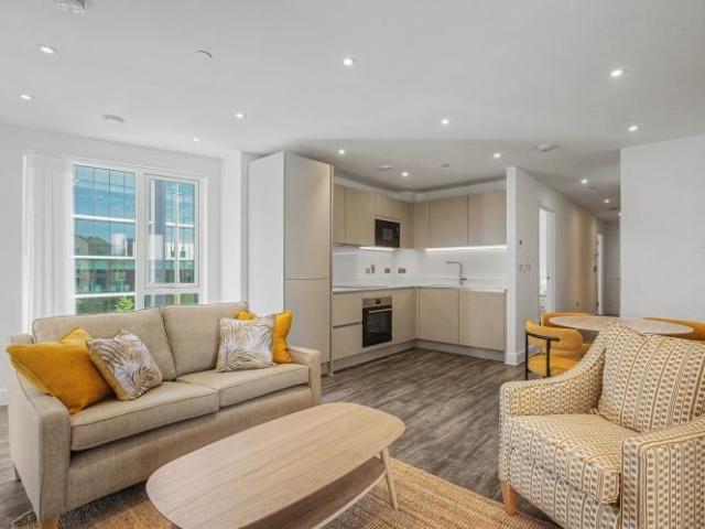 Munda Way, Oxford 3 bed apartment to rent £2,400 pcm £554 pw