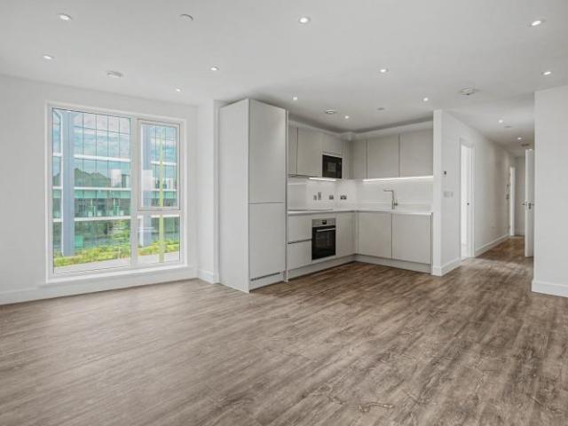 Munda Way, Oxford 3 bed apartment to rent £2,400 pcm £554 pw