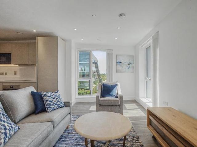 Munda Way, Oxford 3 bed apartment to rent £2,400 pcm £554 pw