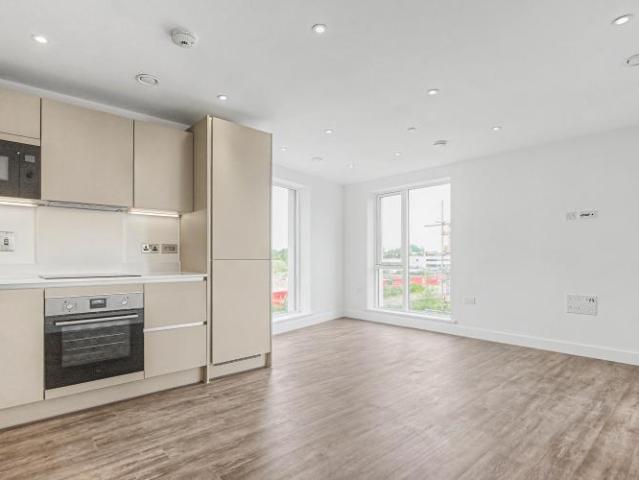 Munda Way, Oxford 3 bed apartment to rent £2,400 pcm £554 pw