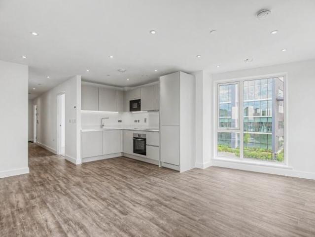 Munda Way, Oxford 3 bed apartment to rent £2,400 pcm £554 pw
