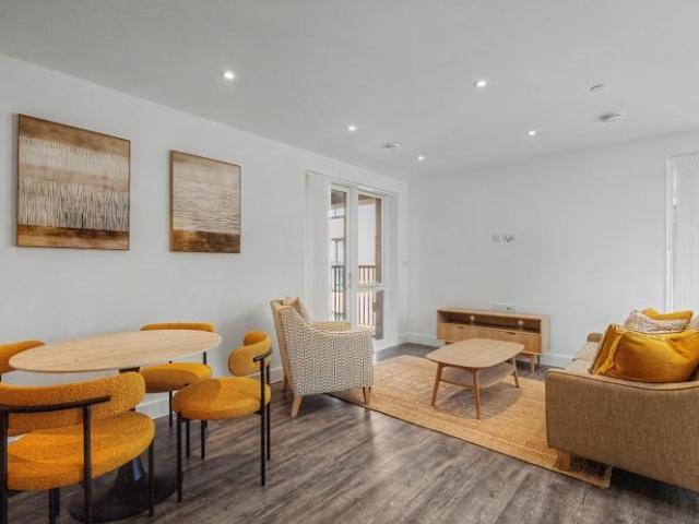 Munda Way, Oxford 3 bed apartment to rent £2,400 pcm £554 pw