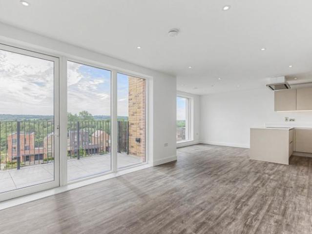 Munda Way, Oxford 3 bed apartment to rent £2,750 pcm £635 pw