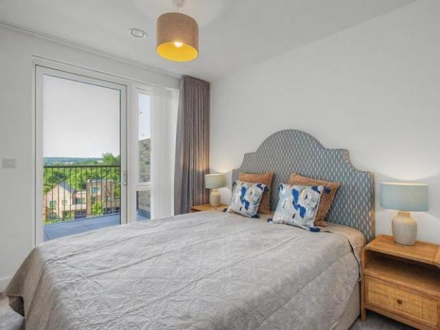 Munda Way, Oxford 3 bed apartment to rent £2,750 pcm £635 pw