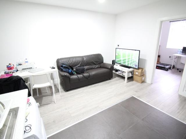 Mundy Place, Cathays, Cardiff CF24, 2 bed flat to rent, £1,250 pcm | PrimeLocation