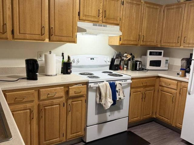 Munjoy hill seeking female roommate