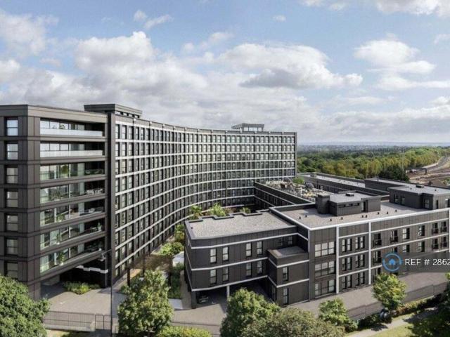 Munro Court, Barnet, EN4 2 bed flat to rent £2,300 pcm £531 pw
