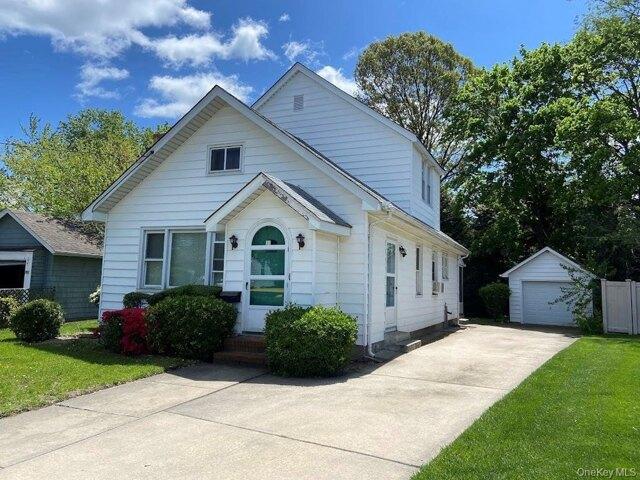 Munson Pl, East Rockaway, Home For Sale