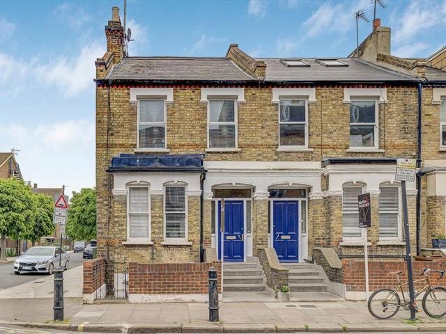Munster Road, London SW6 1 bed flat to rent £1,800 pcm £415 pw