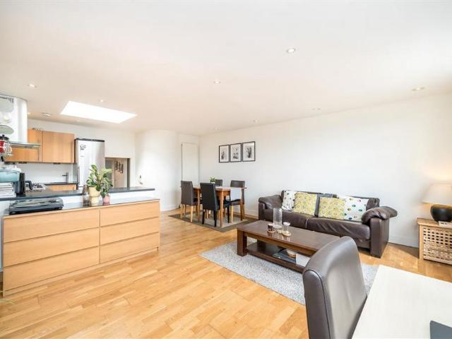 Munster Road, London SW6 1 bed flat to rent £2,383 pcm £550 pw