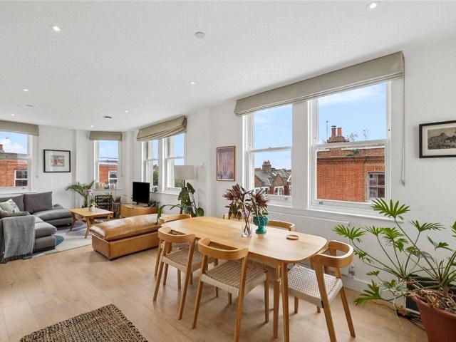 Munster Road, London SW6, 2 bed flat to rent, £3,500 pcm | PrimeLocation