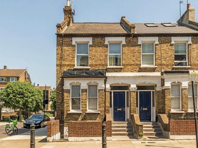 Munster Road, London SW6 2 bed flat to rent £2,600 pcm £600 pw
