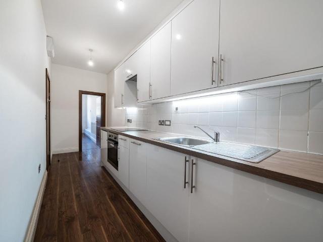 Munster Road, London SW6, 2 bed flat to rent, £2,300 pcm | PrimeLocation