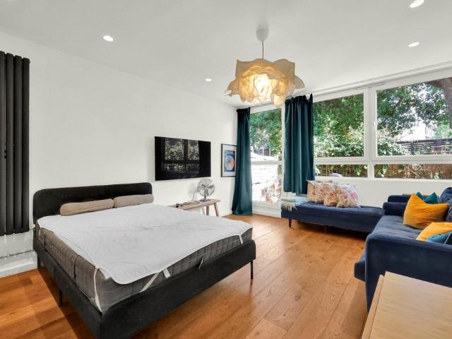 Munster Square, Camden, London, NW1 3 bed flat to rent £3,600 pcm £831 pw