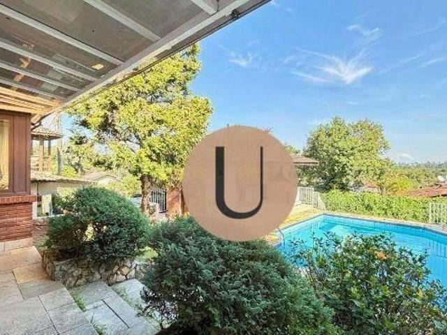 Mude de Vida, more em uma Casa de Alto Padrão com 455m² construídos e piscina em um Condomínio com