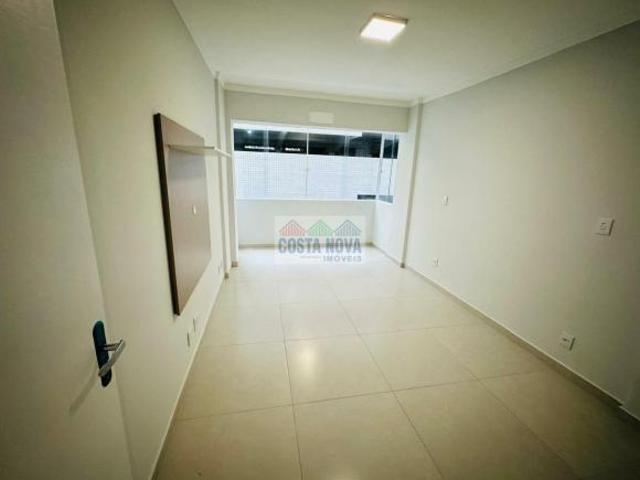 Mude se Já! Apartamento 100% Reformado de 2 quartos Frente Mar na Ponta da Praia