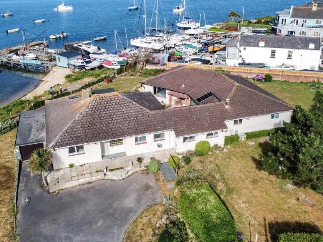 Mudeford, Christchurch, BH23 5 bed detached house to rent £4,250 pcm £981 pw