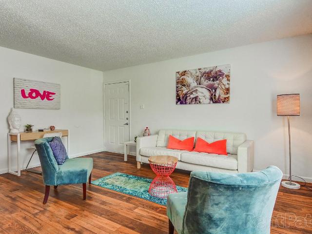 Mueller Flats Apartments 2 Bedroom Apartment for Rent at 1071 Clayton Ln, Austin, TX 78723 Windsor Park