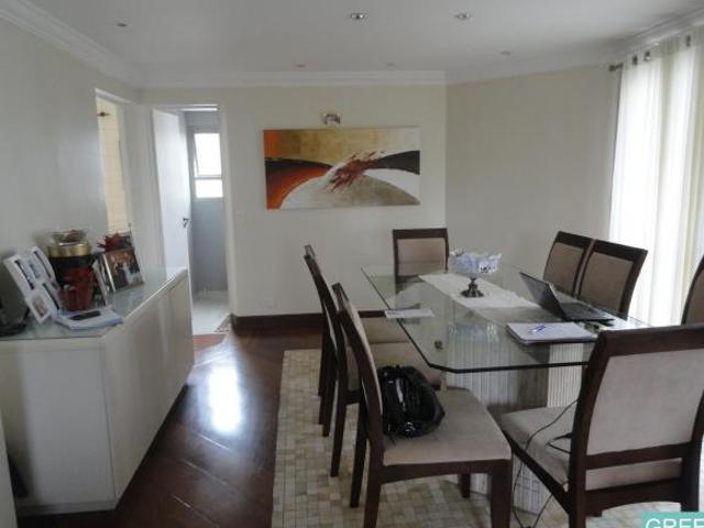 Muito bom e grande apartamento em Moema com 4 dormitórios sendo 1 suíte, 3 vagas, varanda, dependênc