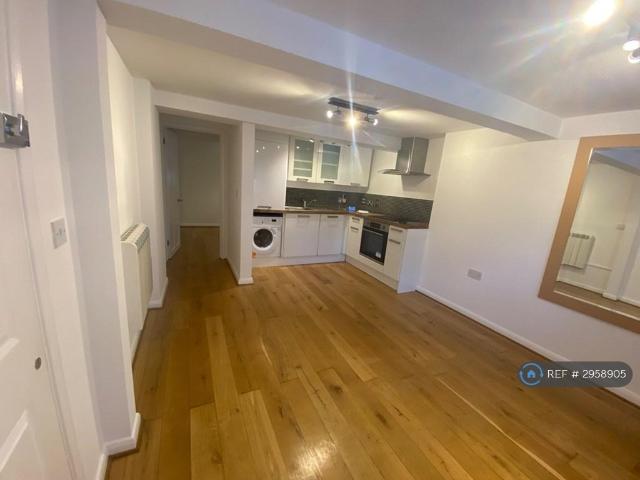 Muirfield Close, Reading, RG1 1 bed flat to rent £1,125 pcm £260 pw