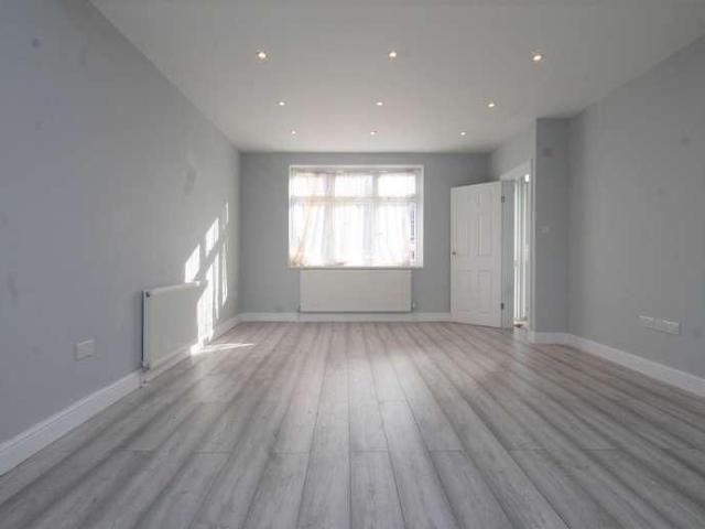 Muirfield Road, South Oxhey, WD19