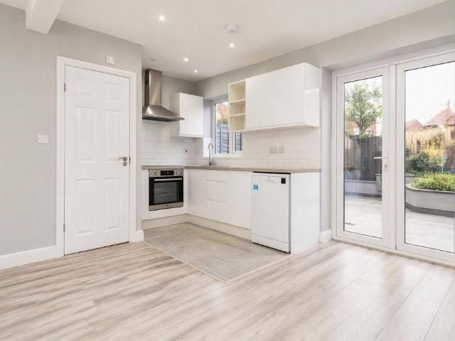 Muirfield Road, South Oxhey, WD19 3 bed house to rent £2,050 pcm £473 pw