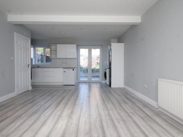 Muirfield Road, South Oxhey, WD19 3 bed house to rent £2,100 pcm £485 pw