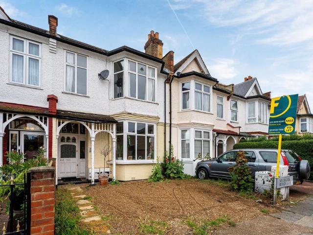 Muirkirk Road, Catford, London, SE6 2 bed flat to rent £1,900 pcm £438 pw