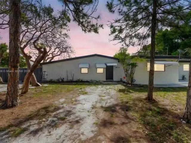 Multi Family Miami Gardens, FL 18201 Nw 3rd Ave #0