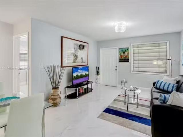 Multi Family Miami, FL 3529 Sw 24th St #FRONT