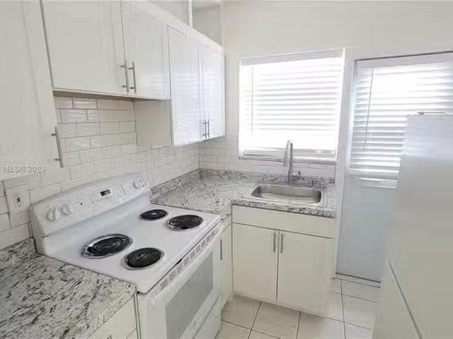 Multi Family North Miami Beach, FL 141 Ne 168th St #0