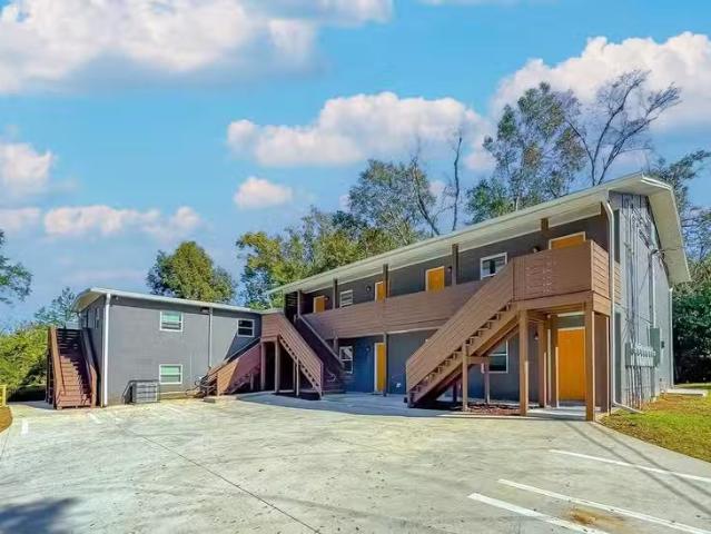 Multi Level, Traditional, Apartment Tallahassee, FL 2227 Sa.
