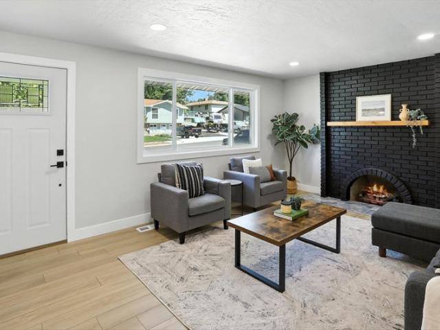 Multiple rooms available Remodeled Home in Sandy