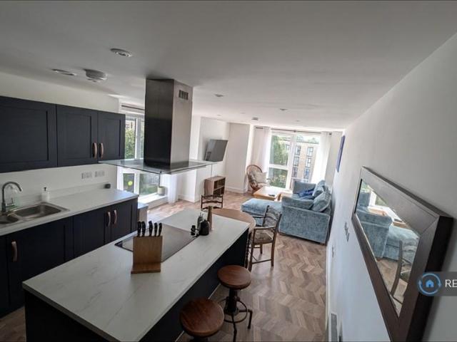 Mulberry Way, Bath, BA2 2 bed penthouse to rent £1,950 pcm £450 pw