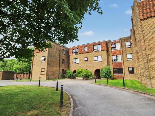 Mulberry Court, Guildford 1 bed flat to rent £1,275 pcm £294 pw