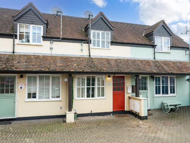 Mulberry Court, High Street, Old Town, Hemel Hempstead, Hertfordshire HP1, 2 bed terraced house to rent, £1,350 pcm | PrimeLocation