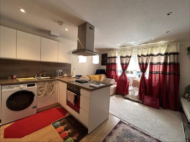 Mulberry Close, Luton, Bedfordshire LU1, 1 bed flat to rent, £950 pcm | PrimeLocation