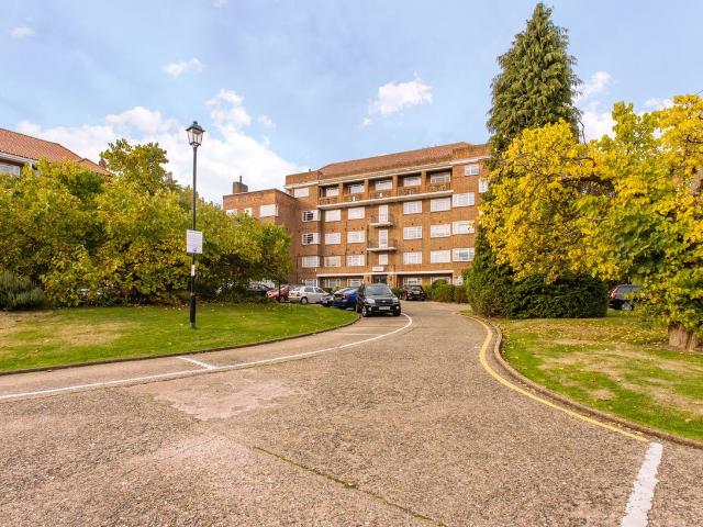Mulberry Close, Pembroke Hall Mulberry Close NW4, 2 bed flat to rent, £1,850 pcm | PrimeLocation