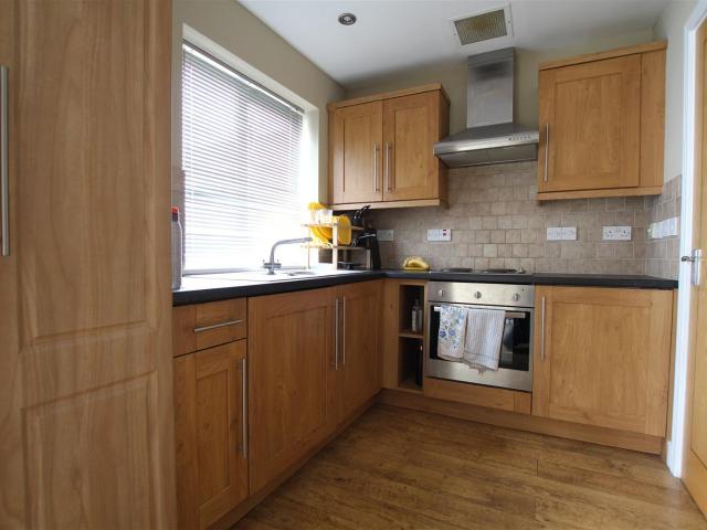 Mulberry Lane are proud to bring to the market this studio apartment situated in the sought after area of the Lace Market, with restaurants, shops and transport links within a 2 minute walk. This fully furnished studio apartment consists of full length wi