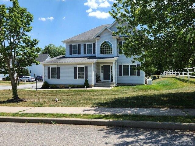 Mulberry Pl, Hopewell Junction, Home For Sale