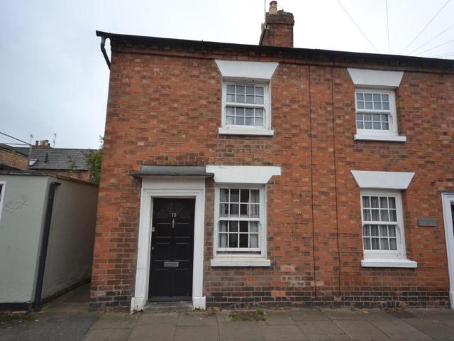 Mulberry Street, Warwickshire CV37 2 bed house to rent £1,175 pcm £271 pw