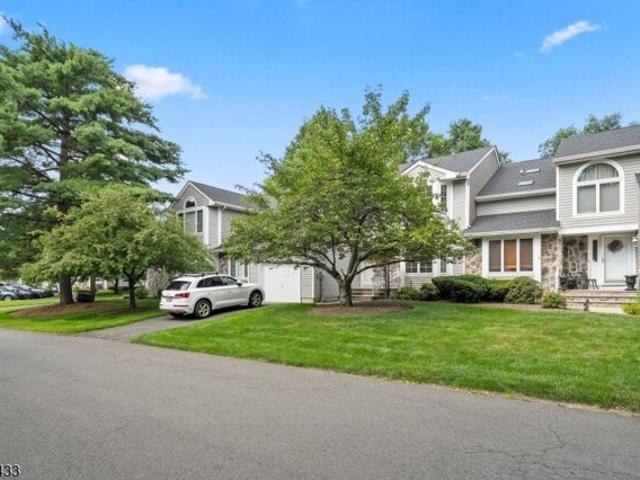 Mulford Dr, Wayne, Condo For Sale